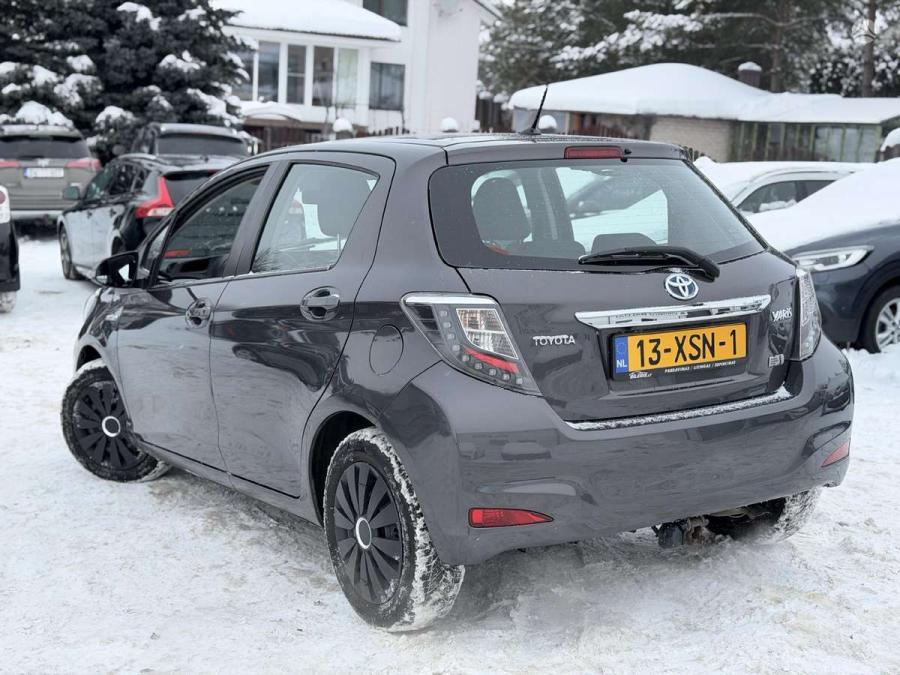 Pelēks Toyota Yaris 2013 Utena, ar dzinēja tilpumu 1.50 L un nobraukumu 250 tūkst. km par 5990 €, foto 4 vietnē AUTOMOTO.COM.LV