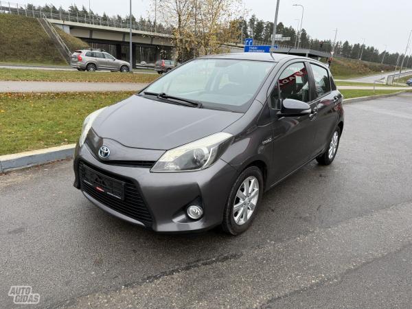 Grey Toyota Yaris 2013 in Vilnius, with an engine capacity of 1.50 L and mileage of 171 thousand km for 7500 €, photo 1 on AUTOMOTO.COM.LV