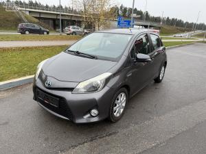 Grey Toyota Yaris 2013 in Vilnius, with an engine capacity of 1.50 L and mileage of 171 thousand km for 7500 €, photo 3 on AUTOMOTO.COM.LV