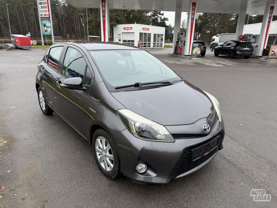 Grey Toyota Yaris 2013 in Vilnius, with an engine capacity of 1.50 L and mileage of 171 thousand km for 7500 €, photo 7 on AUTOMOTO.COM.LV