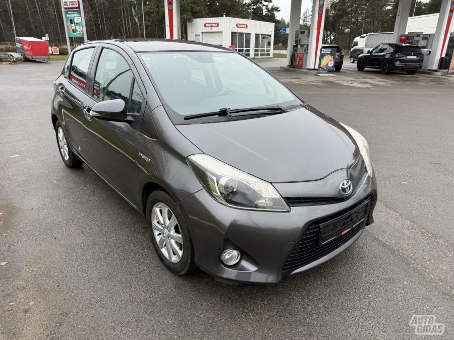 Grey Toyota Yaris 2013 in Vilnius, with an engine capacity of 1.50 L and mileage of 171 thousand km for 7500 €, photo 8 on AUTOMOTO.COM.LV