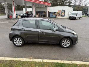 Grey Toyota Yaris 2013 in Vilnius, with an engine capacity of 1.50 L and mileage of 171 thousand km for 7500 €, photo 9 on AUTOMOTO.COM.LV