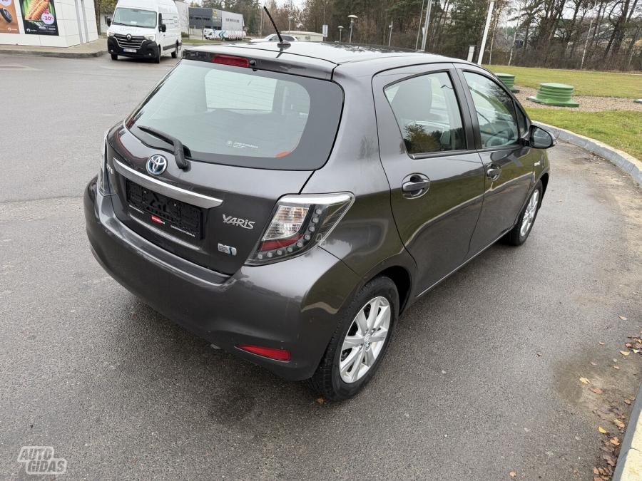 Grey Toyota Yaris 2013 in Vilnius, with an engine capacity of 1.50 L and mileage of 171 thousand km for 7500 €, photo 11 on AUTOMOTO.COM.LV