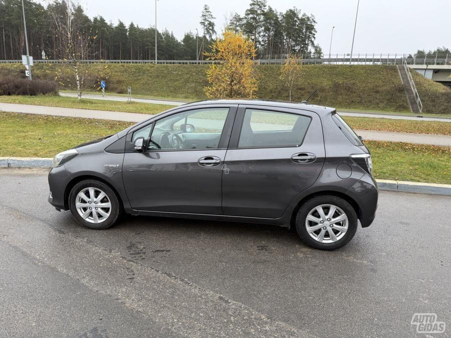 Grey Toyota Yaris 2013 in Vilnius, with an engine capacity of 1.50 L and mileage of 171 thousand km for 7500 €, photo 15 on AUTOMOTO.COM.LV