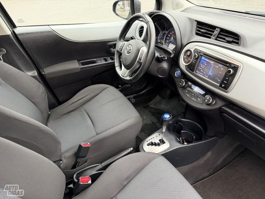 Grey Toyota Yaris 2013 in Vilnius, with an engine capacity of 1.50 L and mileage of 171 thousand km for 7500 €, photo 23 on AUTOMOTO.COM.LV