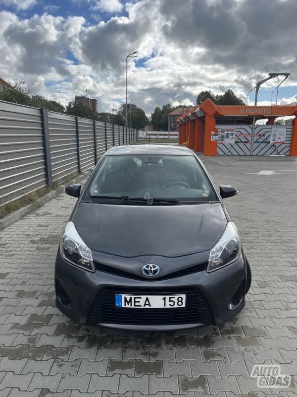 Pelēks Toyota Yaris 2013 Klaipėda, ar dzinēja tilpumu 1.50 L un nobraukumu 101 tūkst. km par 8700 €, foto 1 vietnē AUTOMOTO.COM.LV