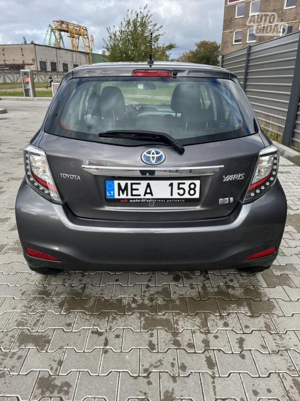 Pelēks Toyota Yaris 2013 Klaipėda, ar dzinēja tilpumu 1.50 L un nobraukumu 101 tūkst. km par 8700 €, foto 2 vietnē AUTOMOTO.COM.LV