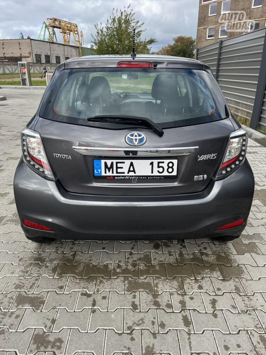 Grey Toyota Yaris 2013 in Klaipeda, with an engine capacity of 1.50 L and mileage of 101 thousand km for 8700 €, photo 3 on AUTOMOTO.COM.LV