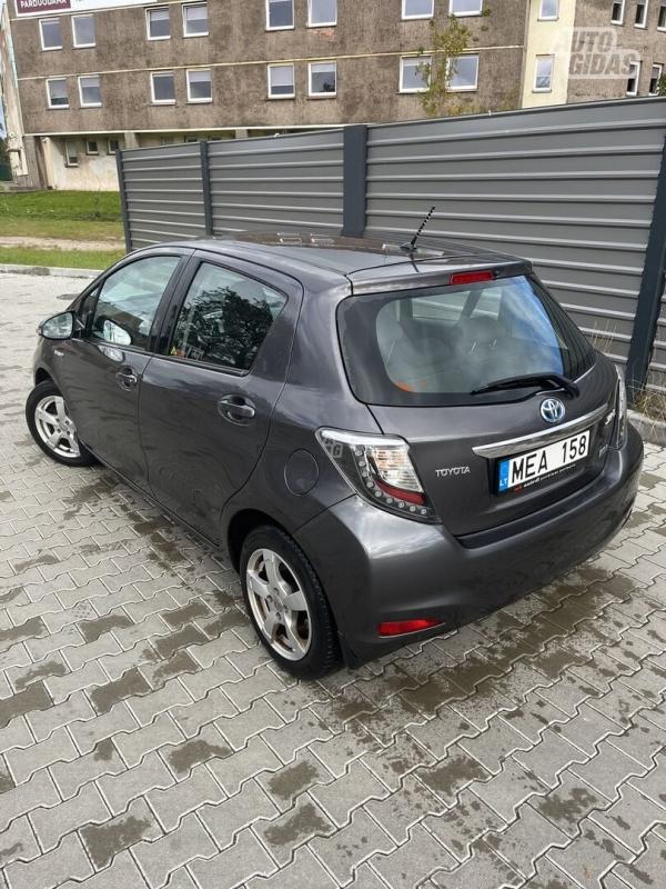 Pelēks Toyota Yaris 2013 Klaipėda, ar dzinēja tilpumu 1.50 L un nobraukumu 101 tūkst. km par 8700 €, foto 4 vietnē AUTOMOTO.COM.LV