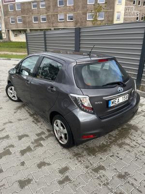 Grey Toyota Yaris 2013 in Klaipeda, with an engine capacity of 1.50 L and mileage of 101 thousand km for 8700 €, photo 5 on AUTOMOTO.COM.LV