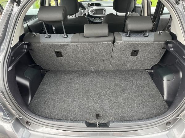 Pelēks Toyota Yaris 2013 Klaipėda, ar dzinēja tilpumu 1.50 L un nobraukumu 101 tūkst. km par 8700 €, foto 6 vietnē AUTOMOTO.COM.LV