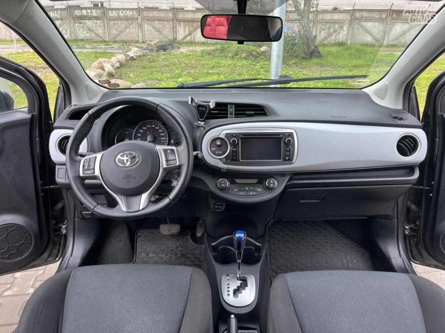Grey Toyota Yaris 2013 in Klaipeda, with an engine capacity of 1.50 L and mileage of 101 thousand km for 8700 €, photo 11 on AUTOMOTO.COM.LV