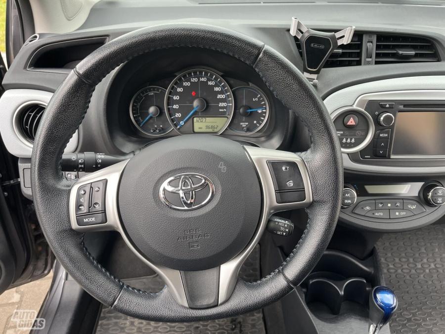 Grey Toyota Yaris 2013 in Klaipeda, with an engine capacity of 1.50 L and mileage of 101 thousand km for 8700 €, photo 12 on AUTOMOTO.COM.LV