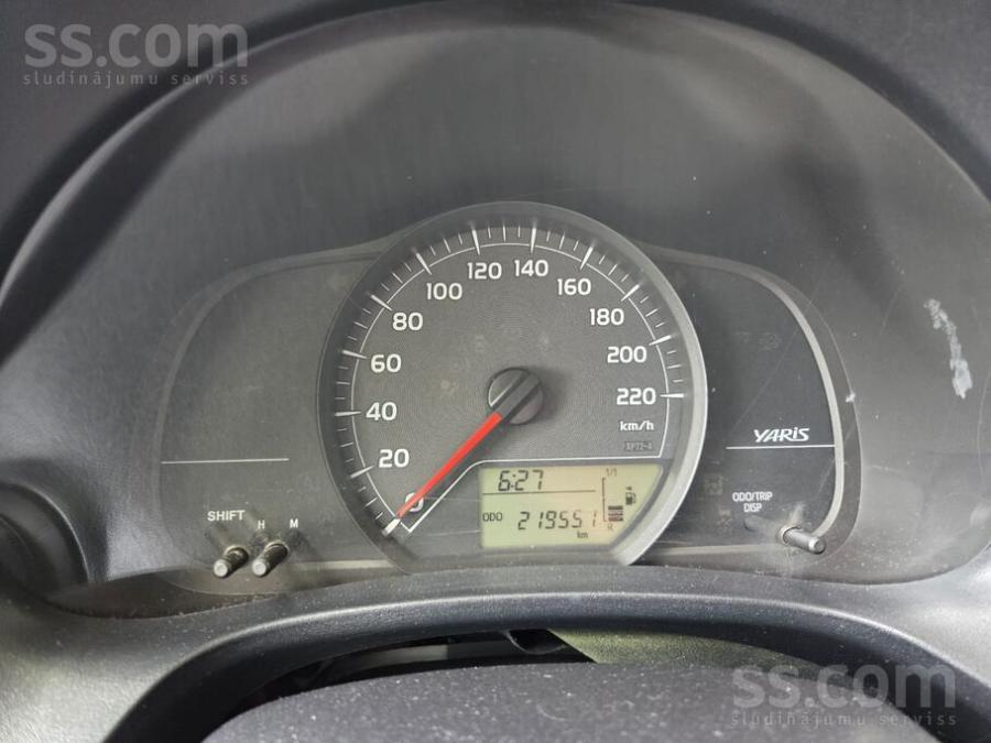 Pelēks Toyota Yaris 2013 Rīga, ar dzinēja tilpumu 1.30 L un nobraukumu 220 tūkst. km par 3950 €, foto 5 vietnē AUTOMOTO.COM.LV