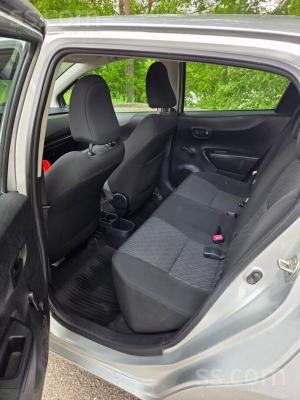 Pelēks Toyota Yaris 2013 Rīga, ar dzinēja tilpumu 1.30 L un nobraukumu 220 tūkst. km par 3950 €, foto 6 vietnē AUTOMOTO.COM.LV