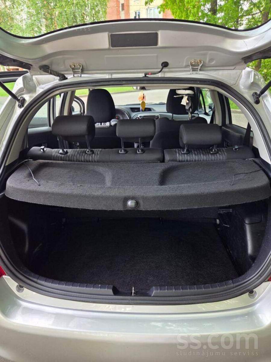 Pelēks Toyota Yaris 2013 Rīga, ar dzinēja tilpumu 1.30 L un nobraukumu 220 tūkst. km par 3950 €, foto 8 vietnē AUTOMOTO.COM.LV