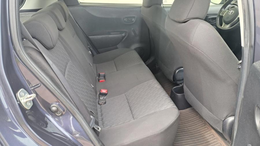 Pelēks Toyota Yaris 2013 Rīga, ar dzinēja tilpumu 1.40 L un nobraukumu 218 tūkst. km par 4550 €, foto 3 vietnē AUTOMOTO.COM.LV