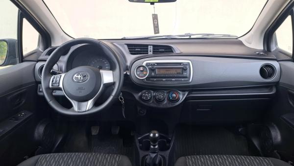Grey Toyota Yaris 2013 in Riga, with an engine capacity of 1.40 L and mileage of 218 thousand km for 4550 €, photo 4 on AUTOMOTO.COM.LV