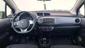 Pelēks Toyota Yaris 2013 Rīga, ar dzinēja tilpumu 1.40 L un nobraukumu 218 tūkst. km par 4550 €, foto 5 vietnē AUTOMOTO.COM.LV