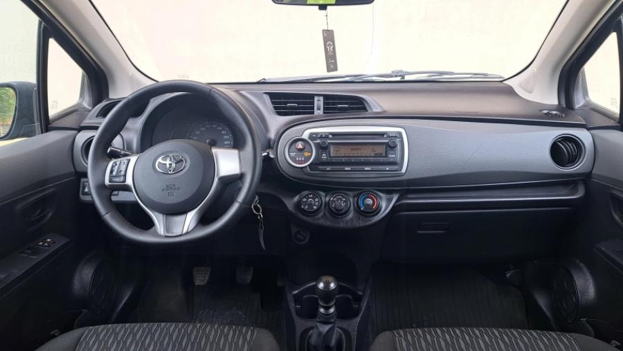 Pelēks Toyota Yaris 2013 Rīga, ar dzinēja tilpumu 1.40 L un nobraukumu 218 tūkst. km par 4550 €, foto 5 vietnē AUTOMOTO.COM.LV