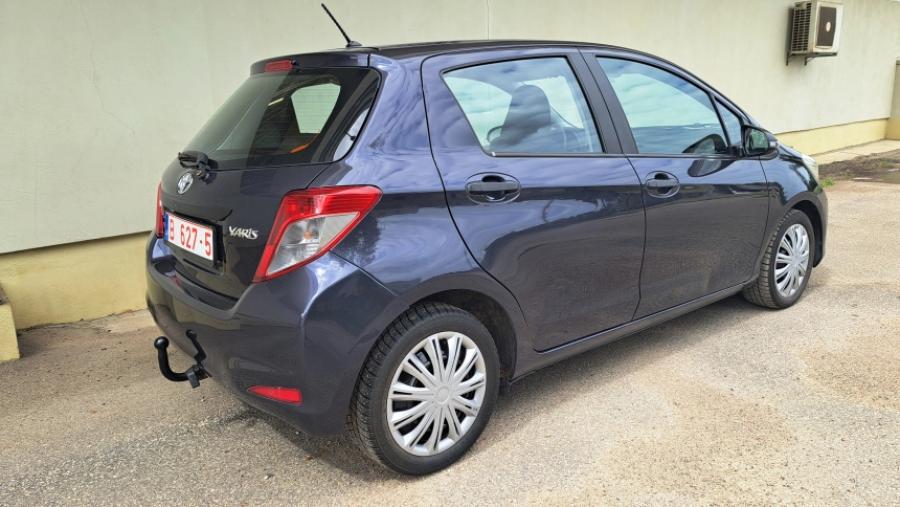 Pelēks Toyota Yaris 2013 Rīga, ar dzinēja tilpumu 1.40 L un nobraukumu 218 tūkst. km par 4550 €, foto 7 vietnē AUTOMOTO.COM.LV