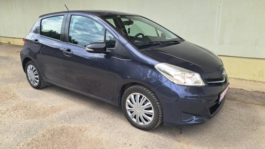 Pelēks Toyota Yaris 2013 Rīga, ar dzinēja tilpumu 1.40 L un nobraukumu 218 tūkst. km par 4550 €, foto 8 vietnē AUTOMOTO.COM.LV