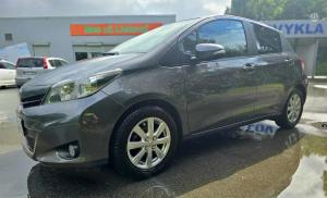 Pelēks Toyota Yaris 2013 Klaipėda, ar dzinēja tilpumu 1.00 L un nobraukumu 58 tūkst. km par 4999 €, foto 3 vietnē AUTOMOTO.COM.LV