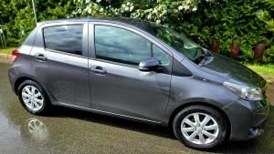 Pelēks Toyota Yaris 2013 Klaipėda, ar dzinēja tilpumu 1.00 L un nobraukumu 58 tūkst. km par 4999 €, foto 4 vietnē AUTOMOTO.COM.LV