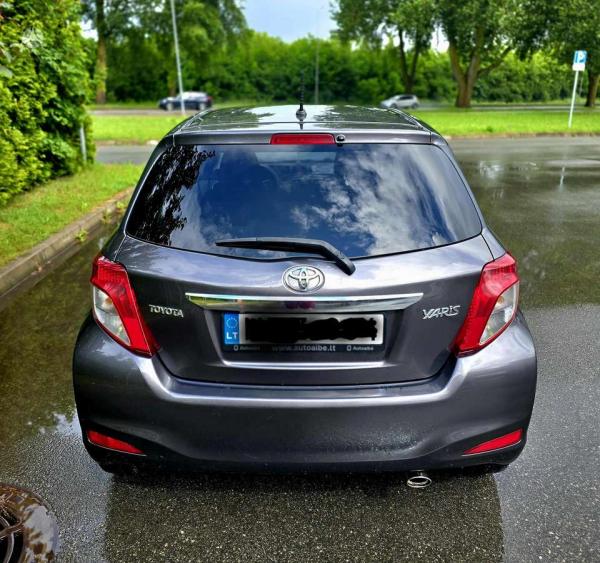 Grey Toyota Yaris 2013 in Klaipeda, with an engine capacity of 1.00 L and mileage of 58 thousand km for 4999 €, photo 6 on AUTOMOTO.COM.LV