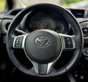 Pelēks Toyota Yaris 2013 Klaipėda, ar dzinēja tilpumu 1.00 L un nobraukumu 58 tūkst. km par 4999 €, foto 13 vietnē AUTOMOTO.COM.LV