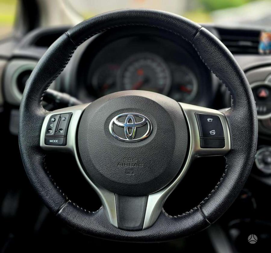 Pelēks Toyota Yaris 2013 Klaipėda, ar dzinēja tilpumu 1.00 L un nobraukumu 58 tūkst. km par 4999 €, foto 13 vietnē AUTOMOTO.COM.LV