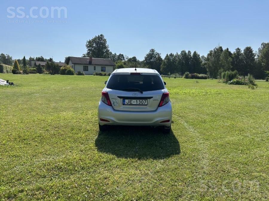 Grey Toyota Yaris 2013 in Ogre, with an engine capacity of 1.00 L and mileage of 194 thousand km for 4800 €, photo 6 on AUTOMOTO.COM.LV