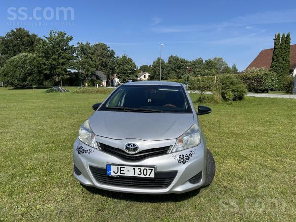 Pelēks Toyota Yaris 2013 Ogre, ar dzinēja tilpumu 1.00 L un nobraukumu 194 tūkst. km par 4800 €, foto 6 vietnē AUTOMOTO.COM.LV
