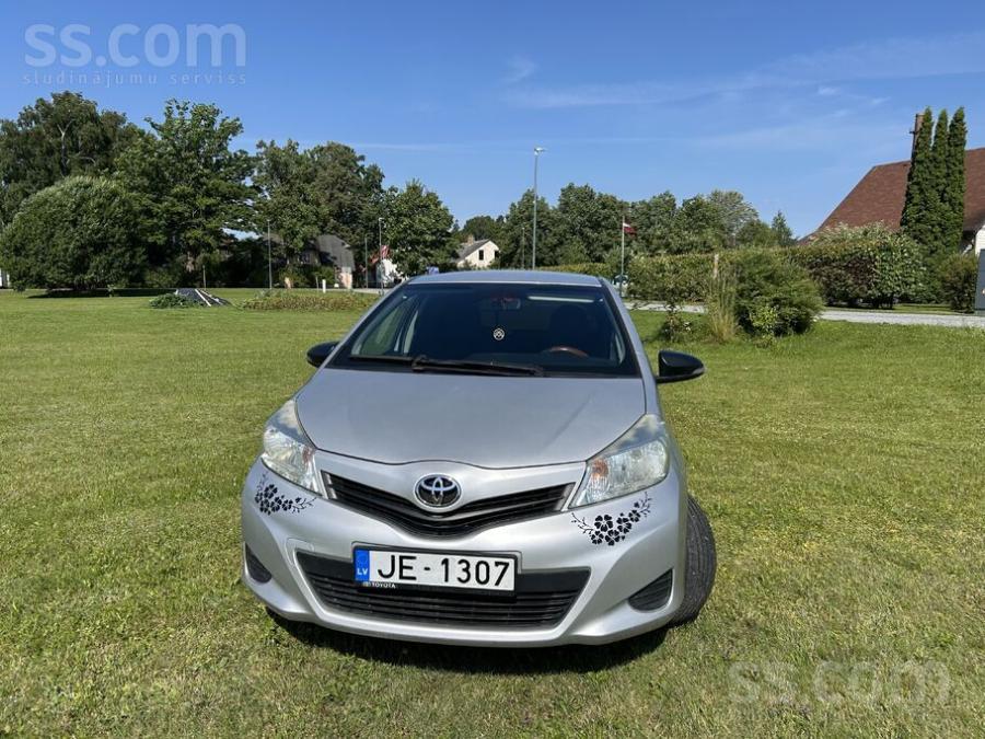 Grey Toyota Yaris 2013 in Ogre, with an engine capacity of 1.00 L and mileage of 194 thousand km for 4800 €, photo 7 on AUTOMOTO.COM.LV