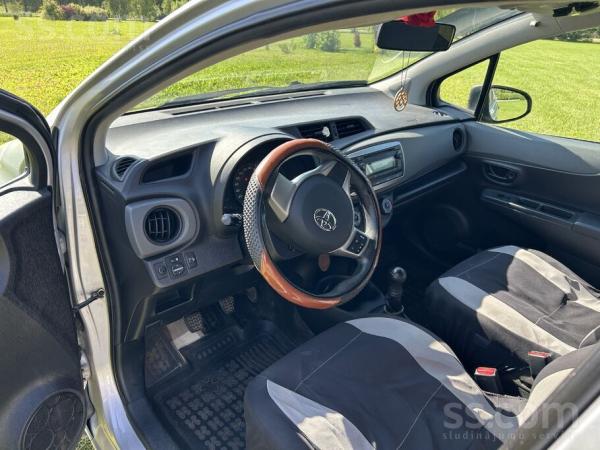 Pelēks Toyota Yaris 2013 Ogre, ar dzinēja tilpumu 1.00 L un nobraukumu 194 tūkst. km par 4800 €, foto 7 vietnē AUTOMOTO.COM.LV