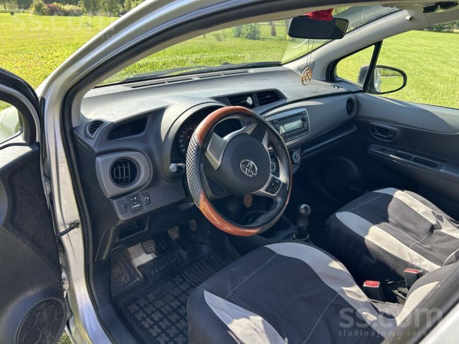 Grey Toyota Yaris 2013 in Ogre, with an engine capacity of 1.00 L and mileage of 194 thousand km for 4800 €, photo 8 on AUTOMOTO.COM.LV