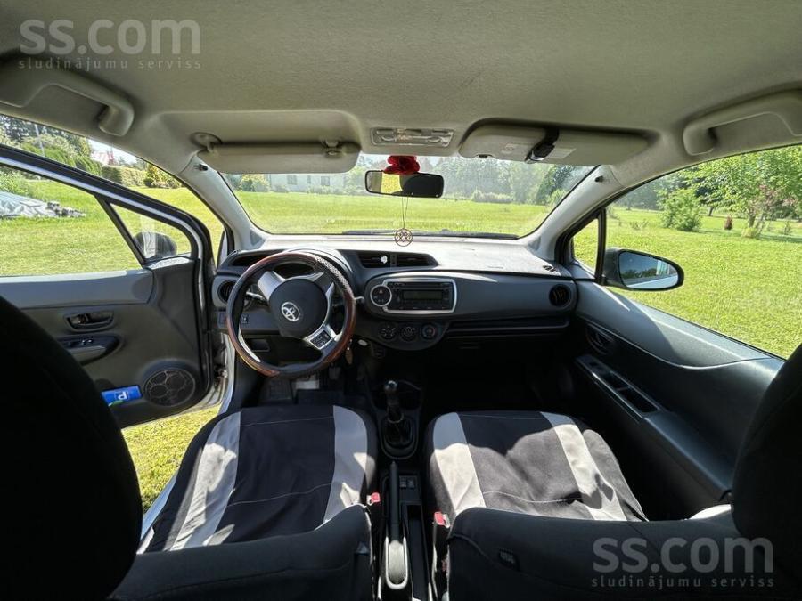 Grey Toyota Yaris 2013 in Ogre, with an engine capacity of 1.00 L and mileage of 194 thousand km for 4800 €, photo 9 on AUTOMOTO.COM.LV