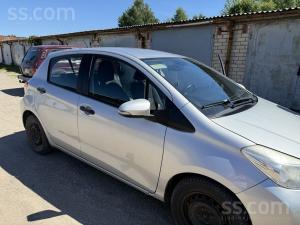 Pelēks Toyota Yaris 2013 Rēzekne, ar dzinēja tilpumu 1.30 L un nobraukumu 267 tūkst. km par 3550 €, foto 8 vietnē AUTOMOTO.COM.LV