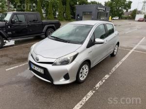 Pelēks Toyota Yaris 2013 Rīga, ar dzinēja tilpumu 1.50 L un nobraukumu 237 tūkst. km par 4800 €, foto  vietnē AUTOMOTO.COM.LV