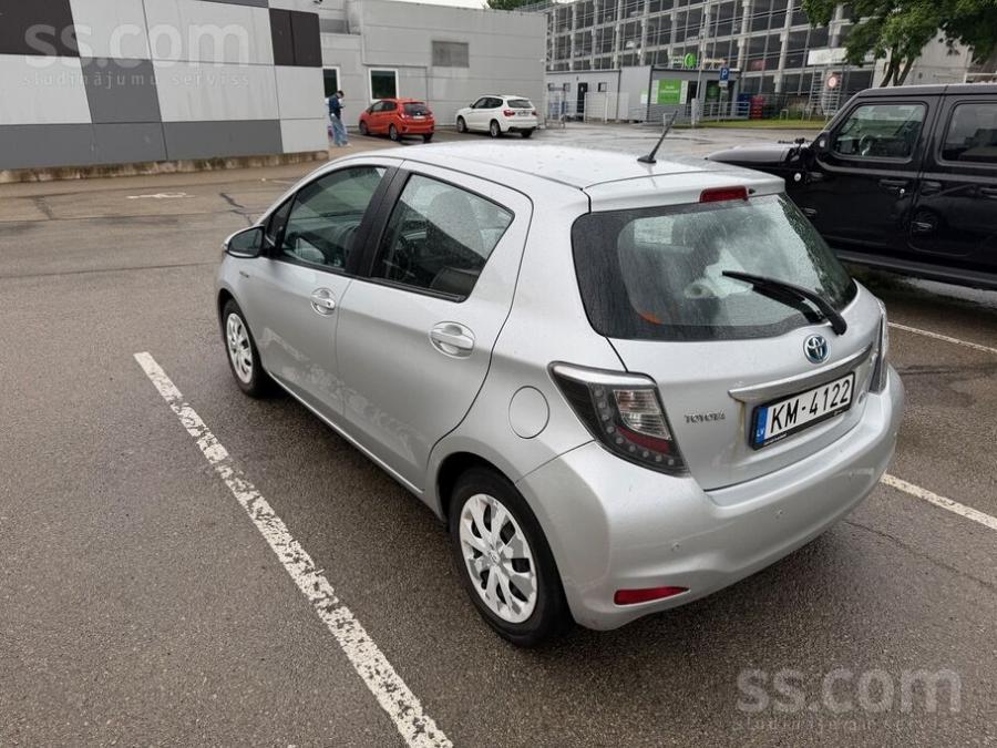 Pelēks Toyota Yaris 2013 Rīga, ar dzinēja tilpumu 1.50 L un nobraukumu 237 tūkst. km par 4800 €, foto 5 vietnē AUTOMOTO.COM.LV
