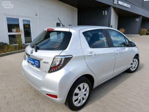 Pelēks Toyota Yaris 2013 Viļņa, ar dzinēja tilpumu 1.50 L un nobraukumu 193 tūkst. km par 7250 €, foto 4 vietnē AUTOMOTO.COM.LV