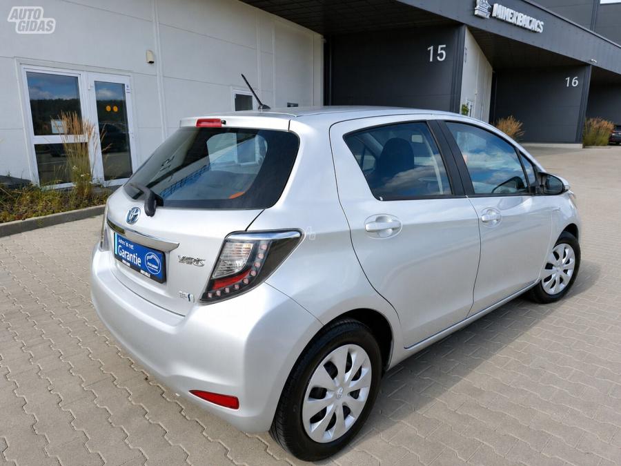 Pelēks Toyota Yaris 2013 Viļņa, ar dzinēja tilpumu 1.50 L un nobraukumu 193 tūkst. km par 7250 €, foto 4 vietnē AUTOMOTO.COM.LV