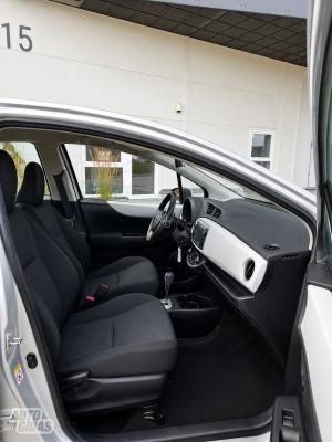Pelēks Toyota Yaris 2013 Viļņa, ar dzinēja tilpumu 1.50 L un nobraukumu 193 tūkst. km par 7250 €, foto 9 vietnē AUTOMOTO.COM.LV