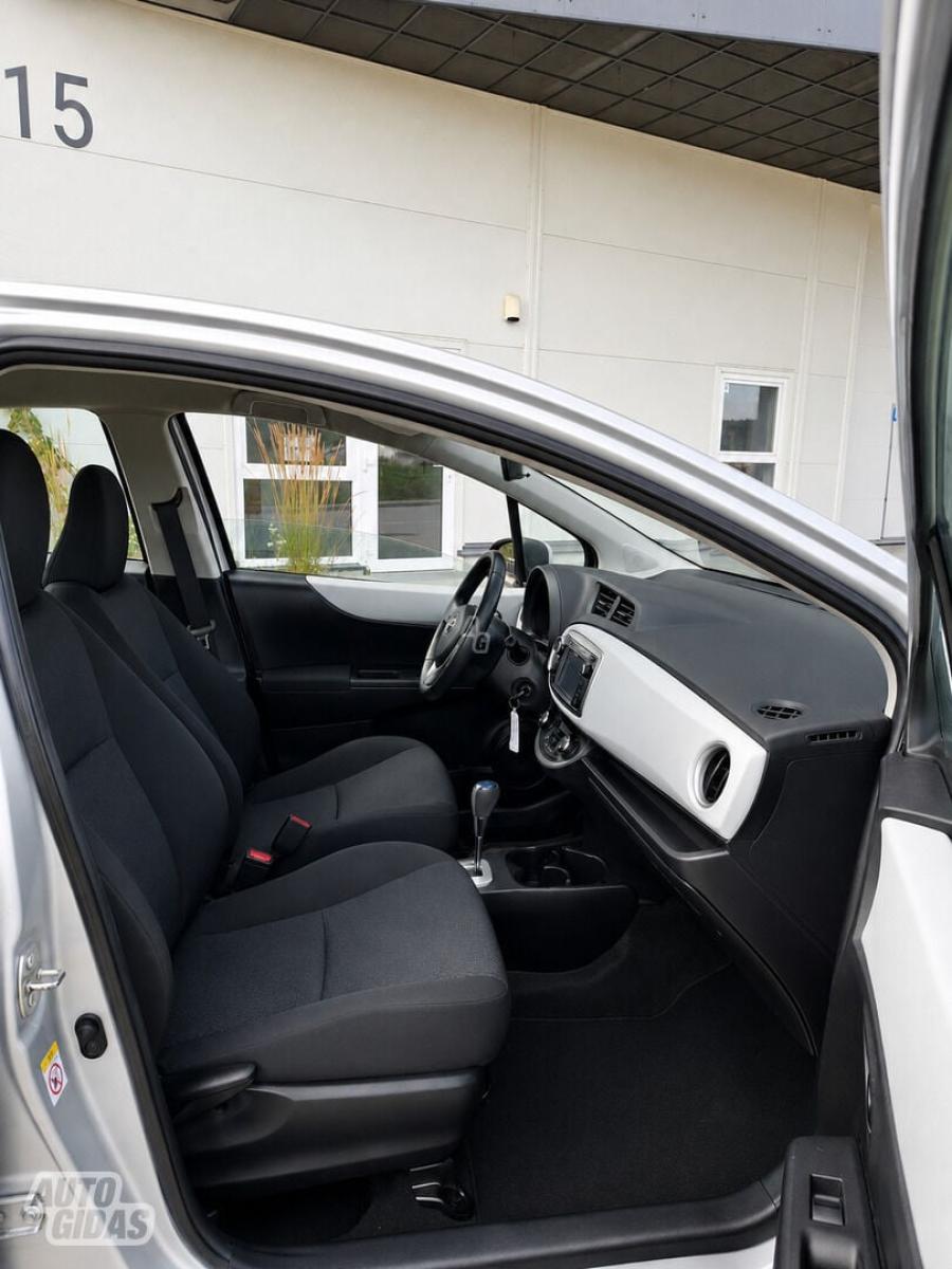 Pelēks Toyota Yaris 2013 Viļņa, ar dzinēja tilpumu 1.50 L un nobraukumu 193 tūkst. km par 7250 €, foto 9 vietnē AUTOMOTO.COM.LV