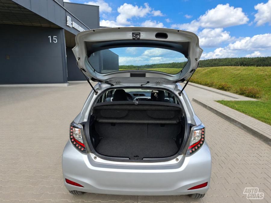 Pelēks Toyota Yaris 2013 Viļņa, ar dzinēja tilpumu 1.50 L un nobraukumu 193 tūkst. km par 7250 €, foto 12 vietnē AUTOMOTO.COM.LV