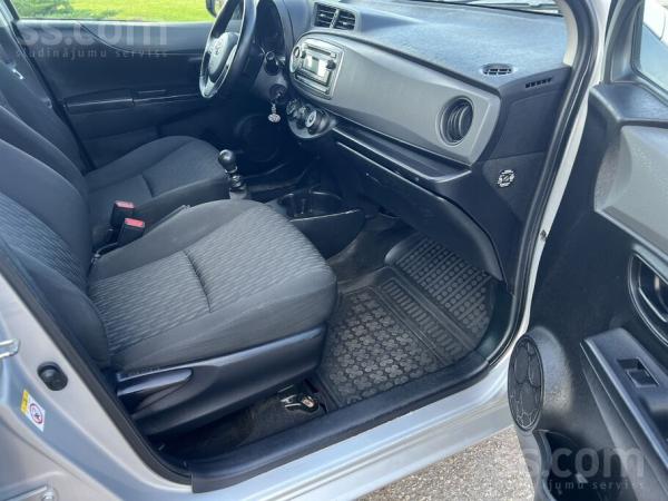 Grey Toyota Yaris 2013 in Rezekne, with an engine capacity of 1.30 L and mileage of 278 thousand km for 3550 €, photo 8 on AUTOMOTO.COM.LV