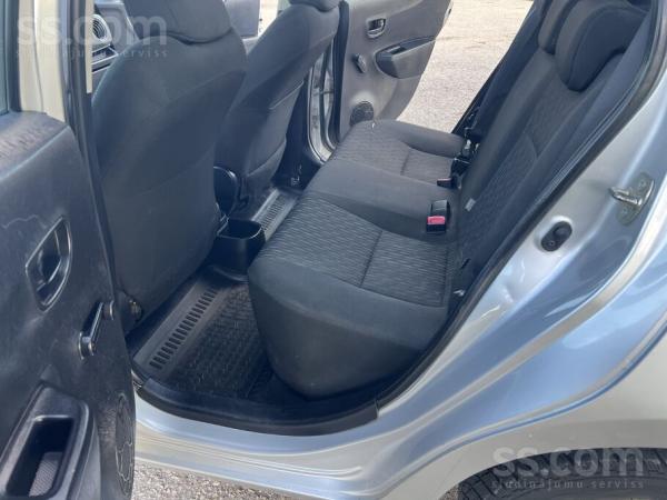 Grey Toyota Yaris 2013 in Rezekne, with an engine capacity of 1.30 L and mileage of 278 thousand km for 3550 €, photo 10 on AUTOMOTO.COM.LV