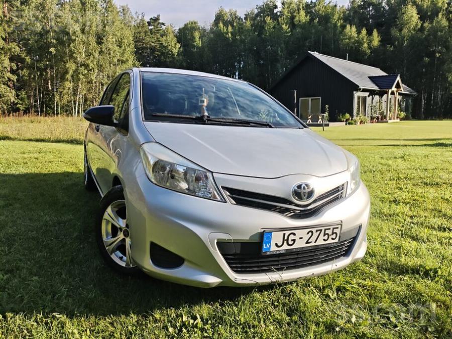 Pelēks Toyota Yaris 2013 Rīga, ar dzinēja tilpumu 1.30 L un nobraukumu 220 tūkst. km par 2950 €, foto 1 vietnē AUTOMOTO.COM.LV