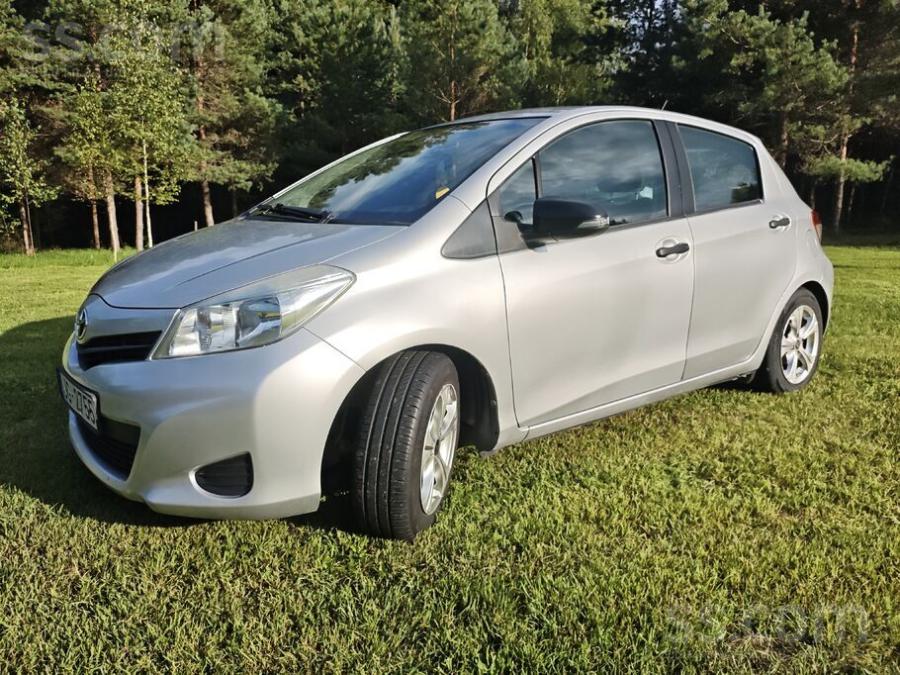 Pelēks Toyota Yaris 2013 Rīga, ar dzinēja tilpumu 1.30 L un nobraukumu 220 tūkst. km par 2950 €, foto 4 vietnē AUTOMOTO.COM.LV