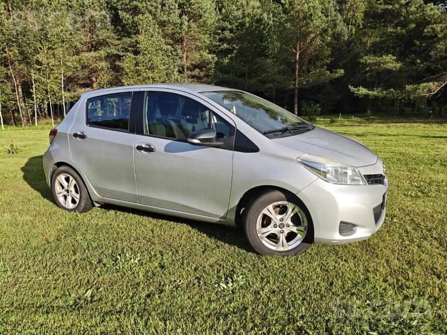 Pelēks Toyota Yaris 2013 Rīga, ar dzinēja tilpumu 1.30 L un nobraukumu 220 tūkst. km par 2950 €, foto 6 vietnē AUTOMOTO.COM.LV